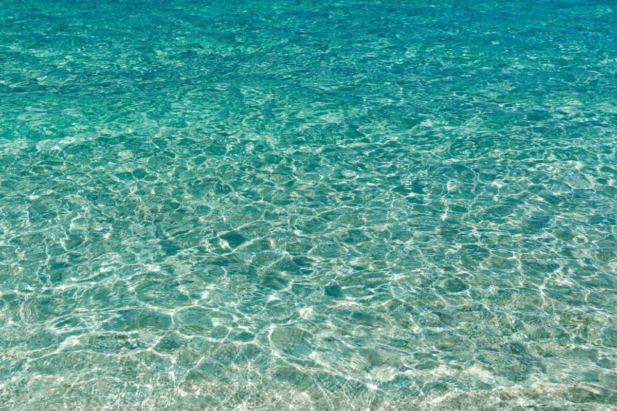 ¿Es bueno consumir agua de mar? - Clínicas Cres